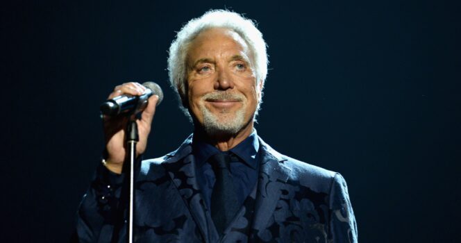 Tom Jones cheated on his wife with over 100 women – on her deathbed she ...